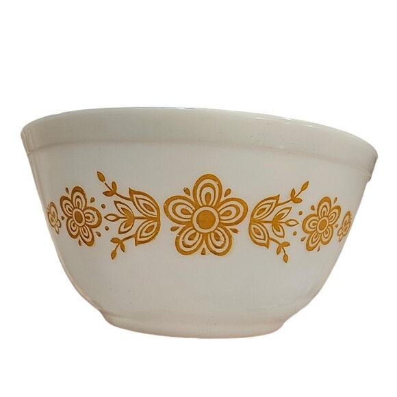 Pyrex | Dining | Vintage Pyrex Butterfly Gold White 42 12 Qt Mixing ...